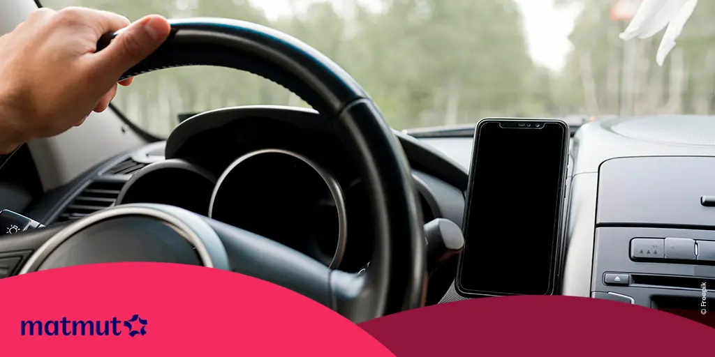 Bien choisir son support smartphone de voiture | Matmut